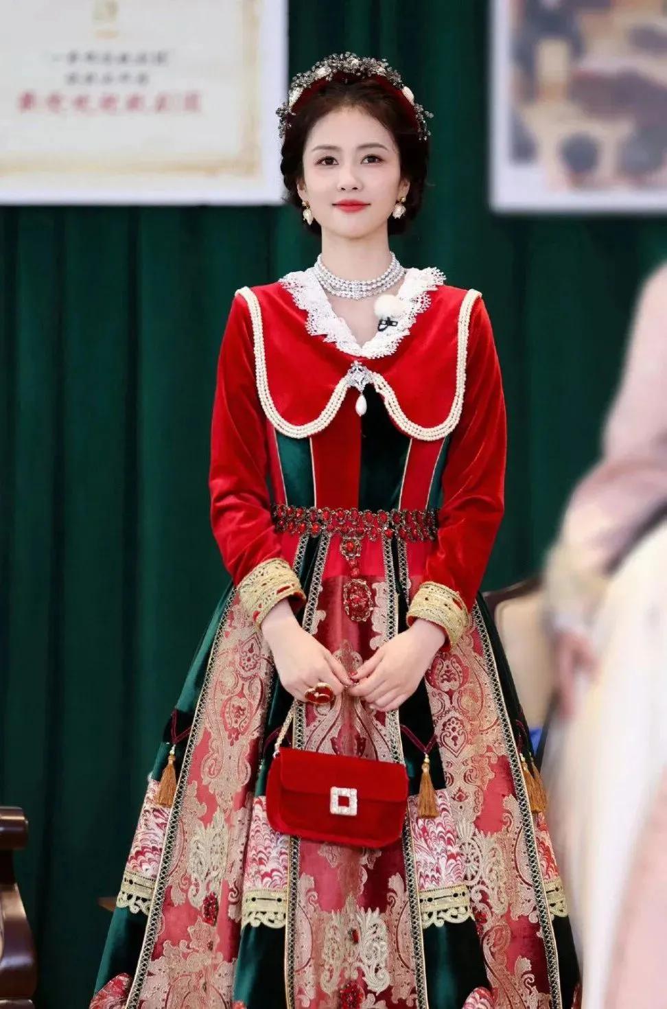 Bailu, with collagen all over his face, brushed eyes, superb acting ...