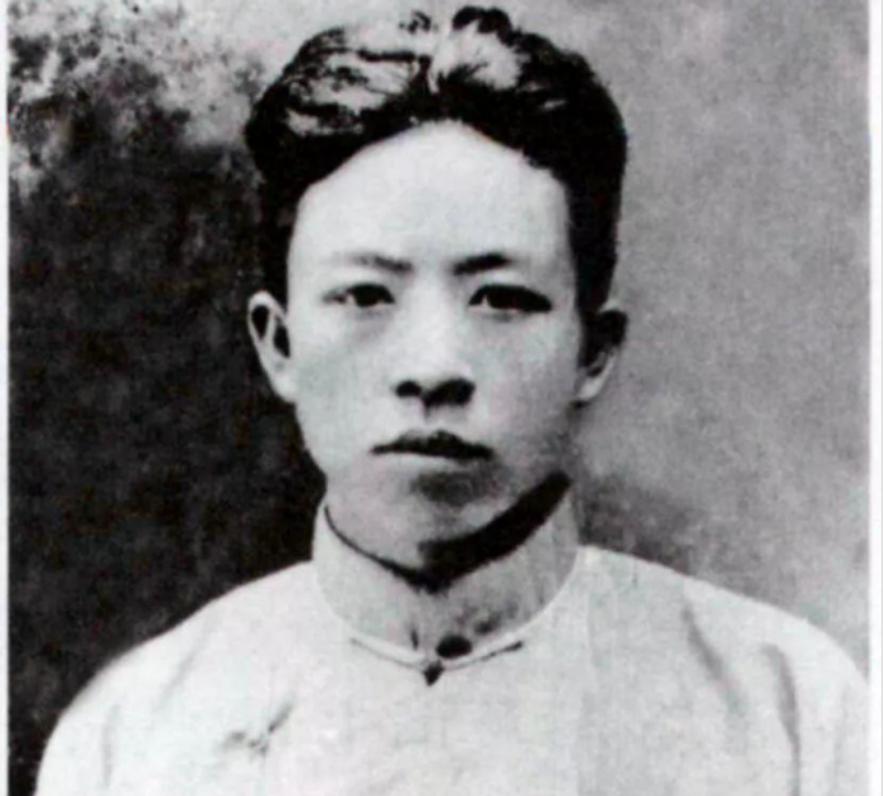 When Ye Ting was killed in 1946, there were three people in the plane ...