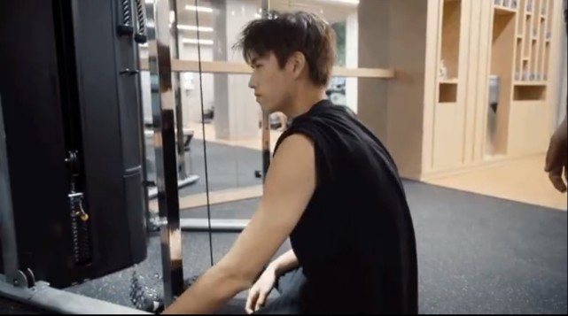 Chen Feiyu fitness vlog exposed, full of self-discipline and handsome ...