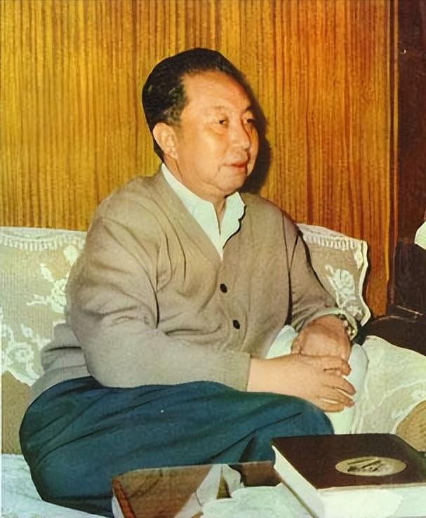 In 1960, when Li Xiannian approached Hua Guofeng to adjust grain, the ...