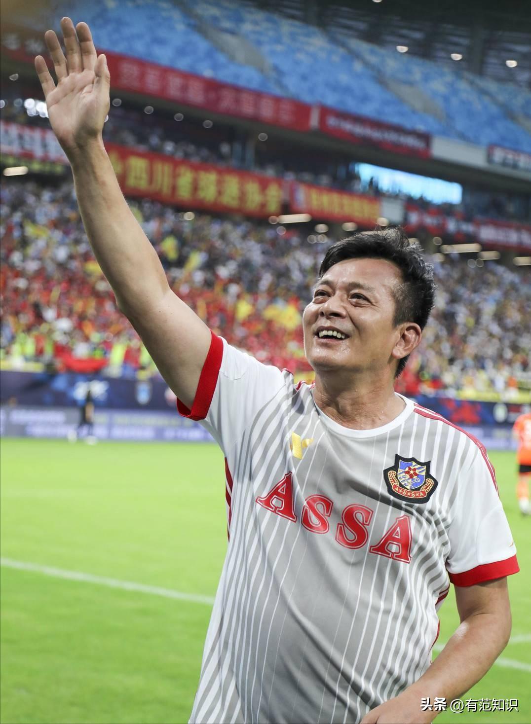 Huang Rihua appeared at the Phoenix Stadium, the old hero Qiao Feng ...