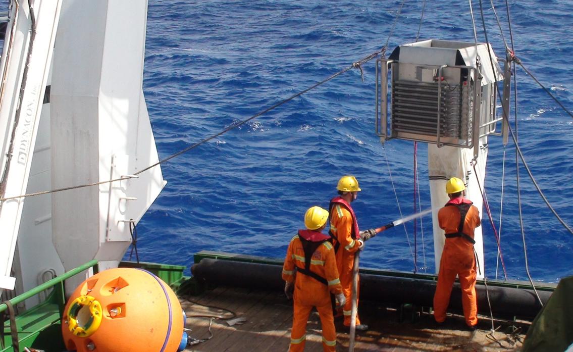 Multiple plankton stratified sampling network on scientific research ...