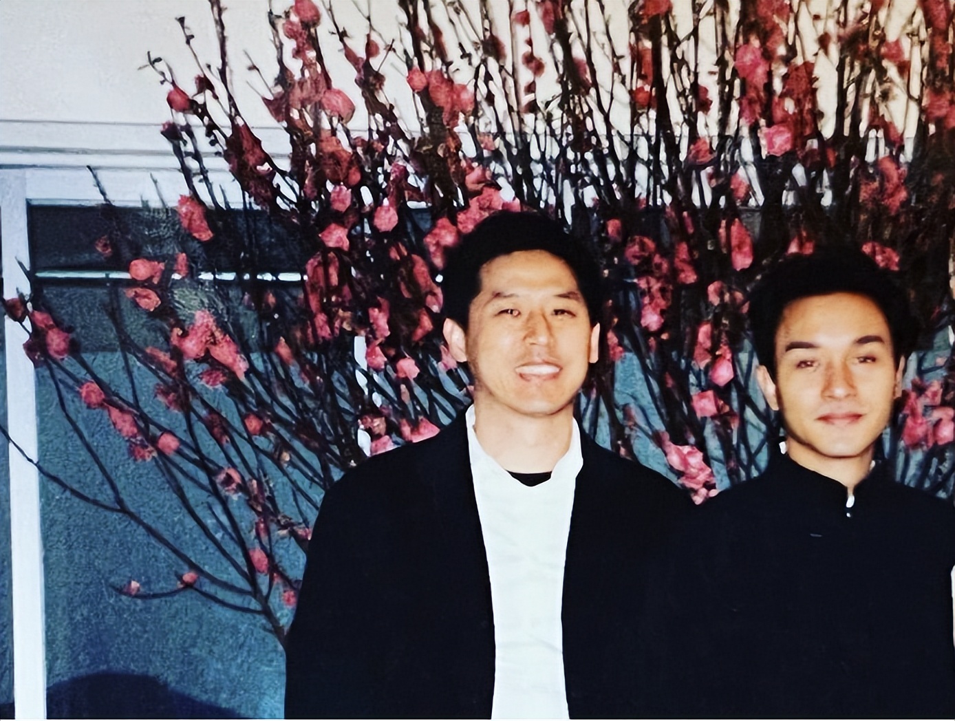 Tang Hede posted old photos with Leslie Cheung on the first day of the ...