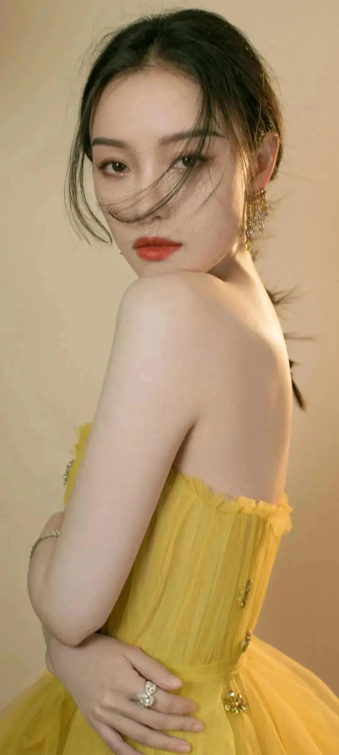 Ni Ni, the photo of the dress, the figure is graceful, she is really ...