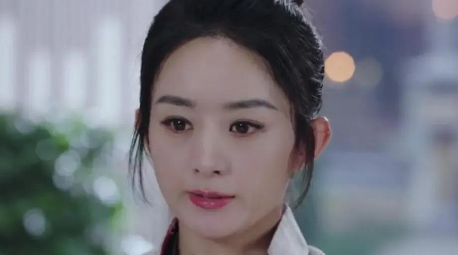 The 37-year-old Zhao Liying played "Walking with the Phoenix" again ...