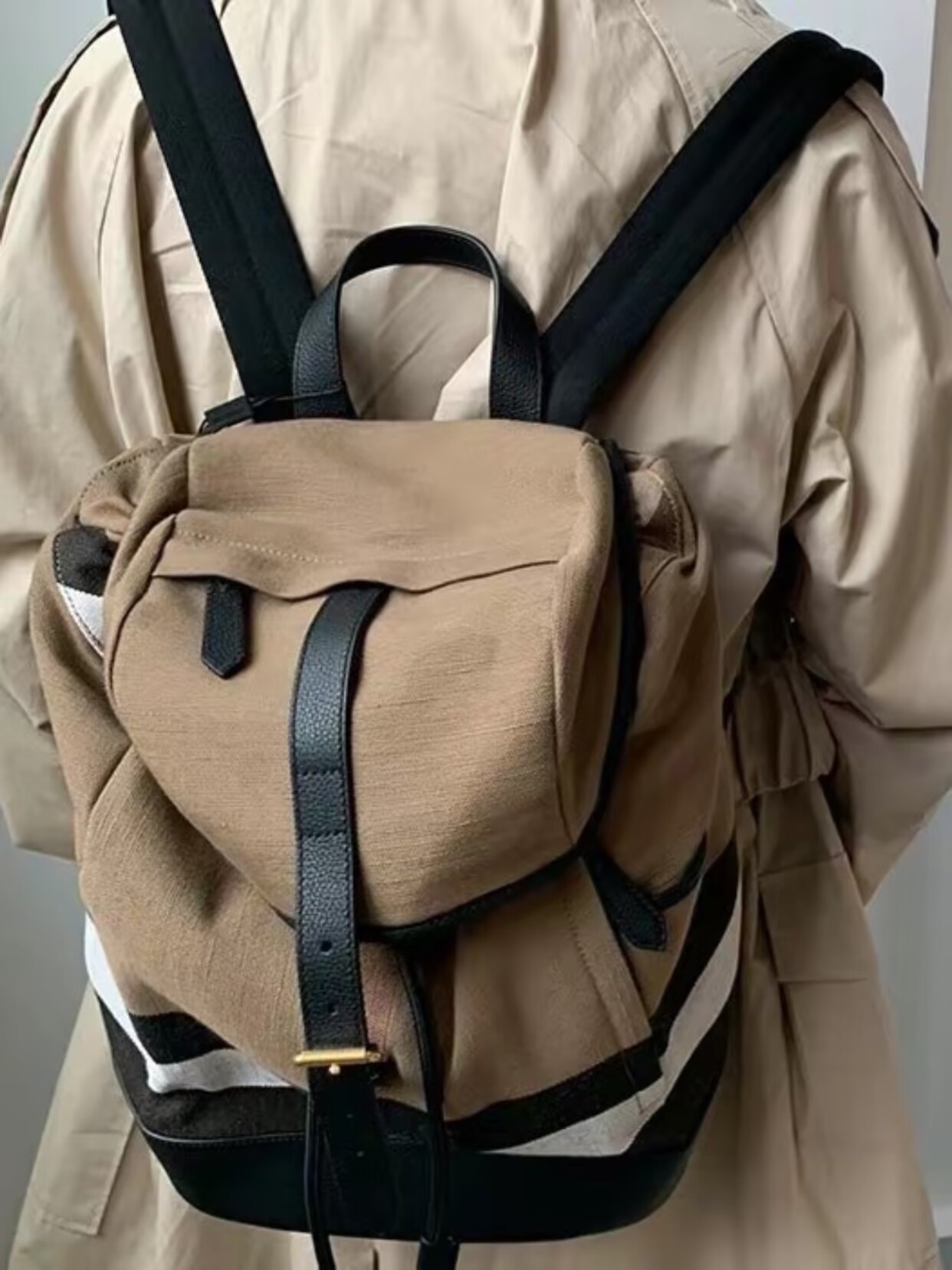 Highly popular backpack sharing - iMedia