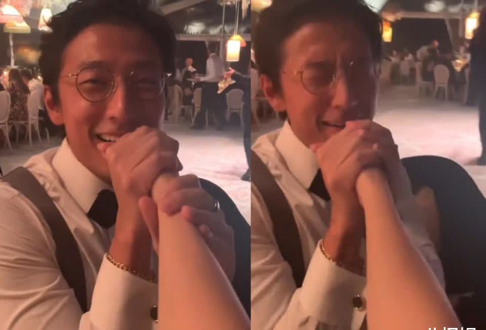 Wu Qianyu posted date photos, Shi Boxiong romantically proposed, the love is sweet! - iMedia