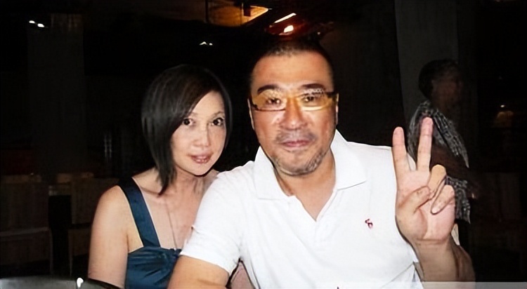Li Zongsheng: I'm sorry Zhu Weiyin, I couldn't stick with Lin Yilian, and at the age of 57, I ...