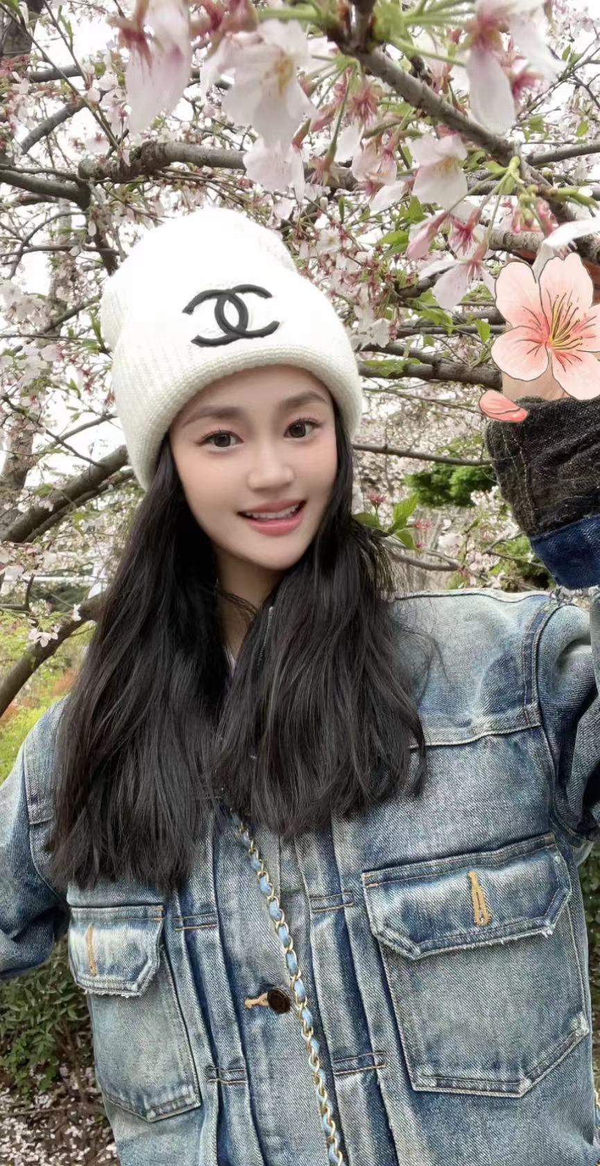 54-year-old Wu Xiubo's recent photo exposure! With white hair and a big ...