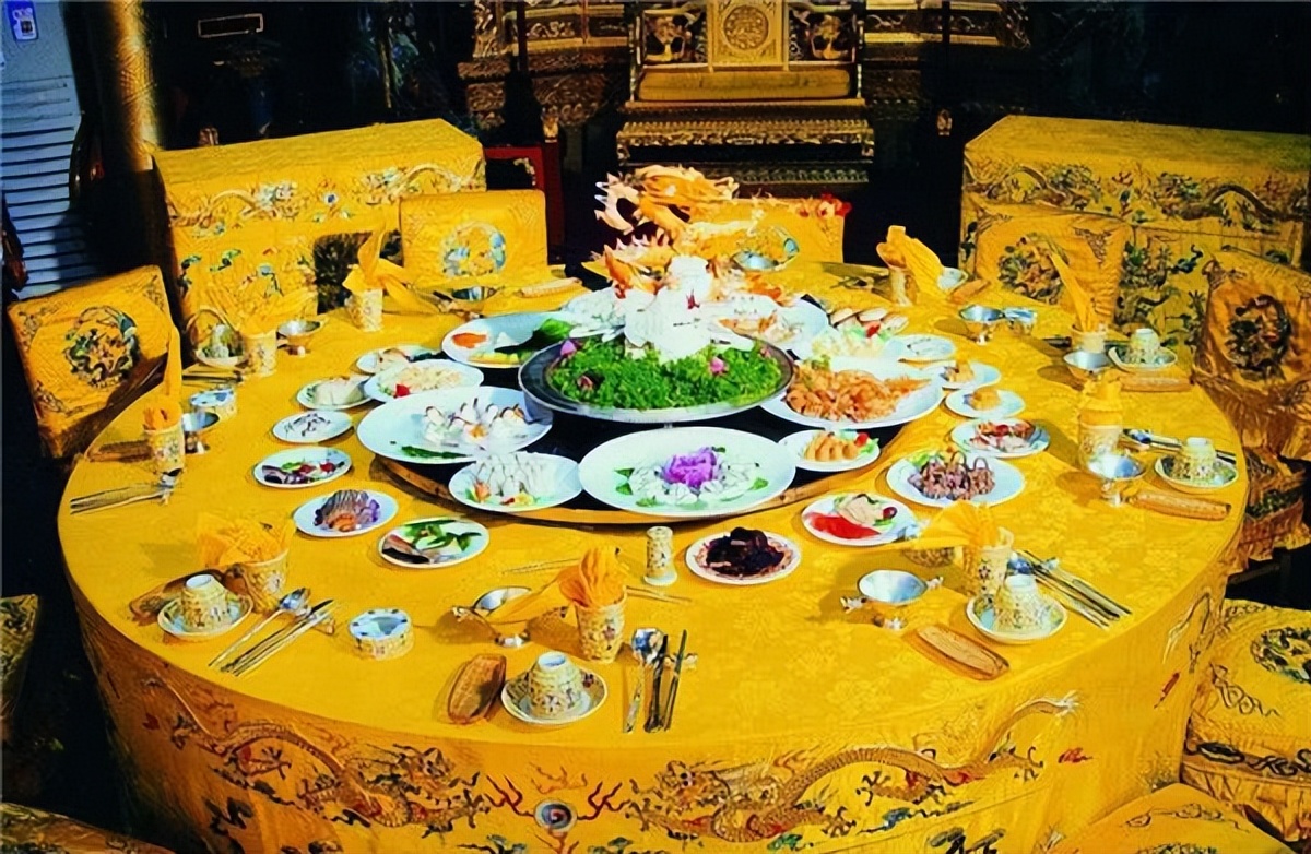 How long did it take for an ancient emperor to finish a meal? - iNEWS