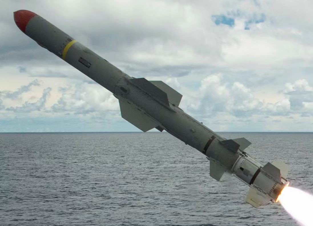 Why is only 055 an integrated mast? Simulate fighting against the 120 ...