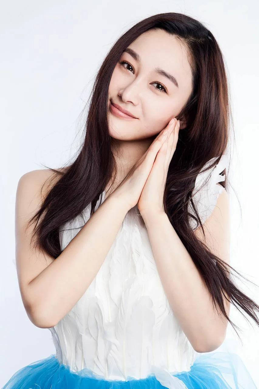 Bai Yu, actress, model - iNEWS