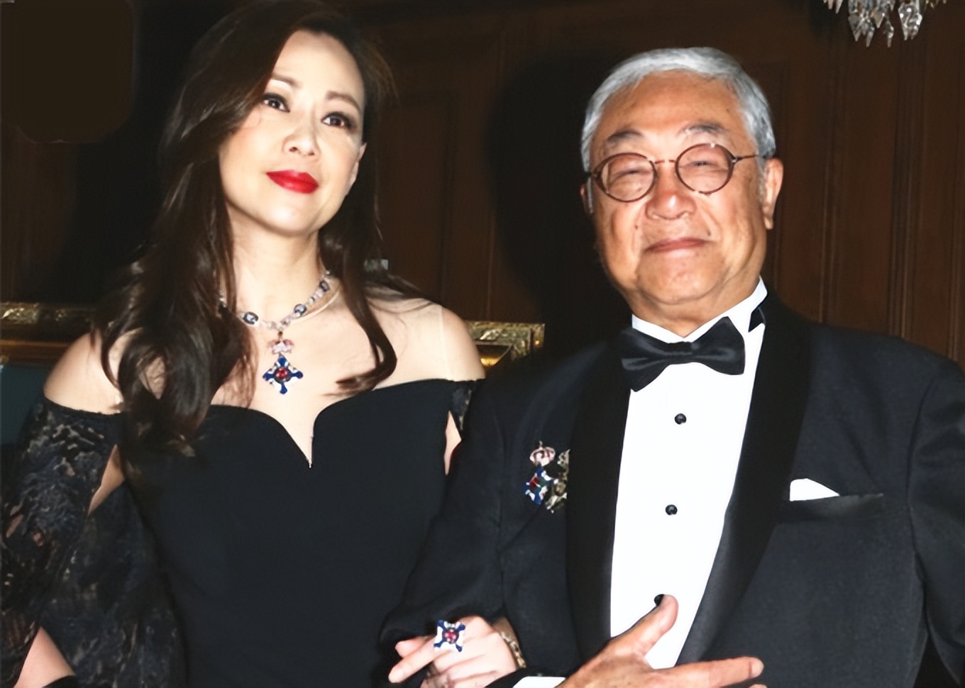 The 1st anniversary of Wang Yu's death! Wang Xinping posted black and ...