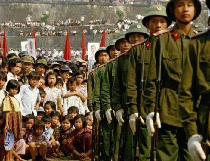 Vietnamese: From the first day of school, "China" takes up 80% of our ...