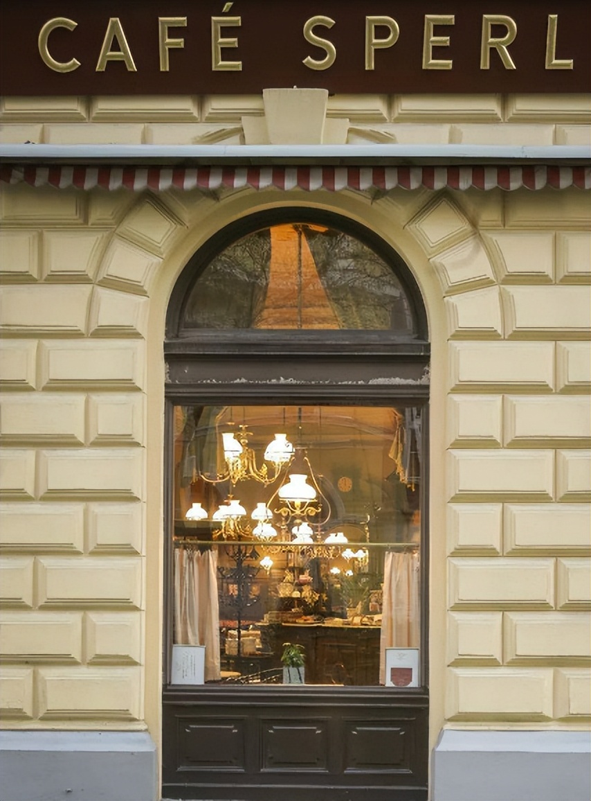 The Evolution of Viennese Café Culture: From the 18th Century to Today ...