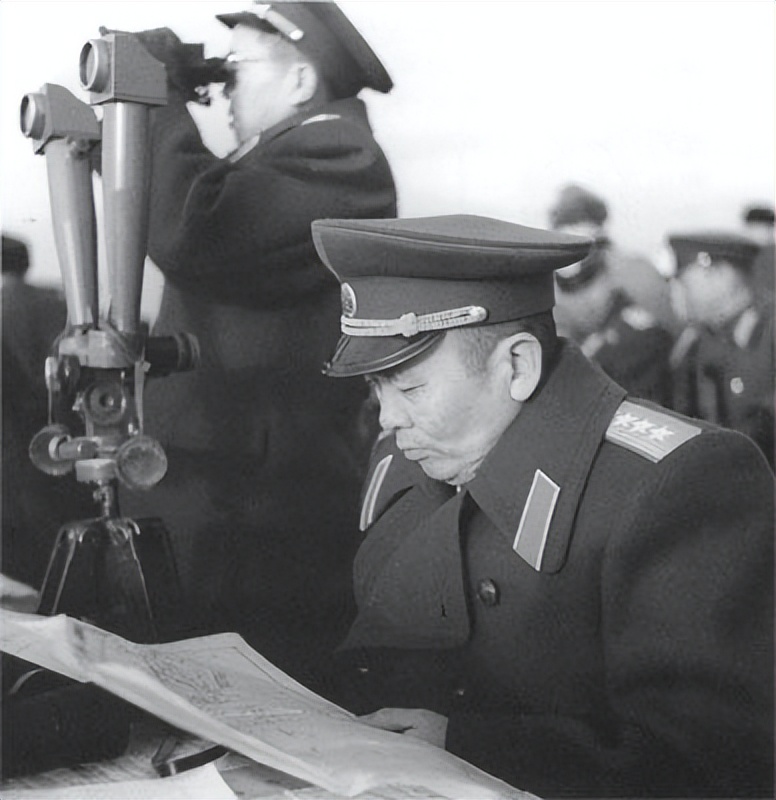 In 1958, when General Tan Zheng was speaking on stage, a large colonel ...