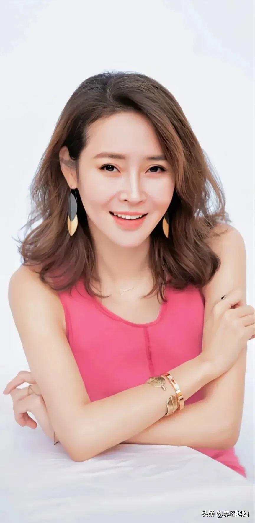 Naturally beautiful Yu Mingjia: Abandoning diplomats and becoming an ...