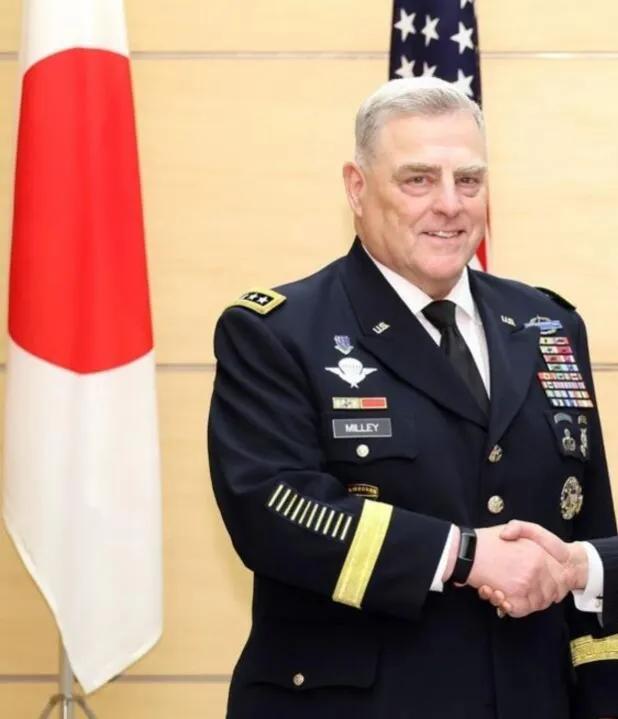 The chief US general visits Japan, and the Japanese prime minister ...