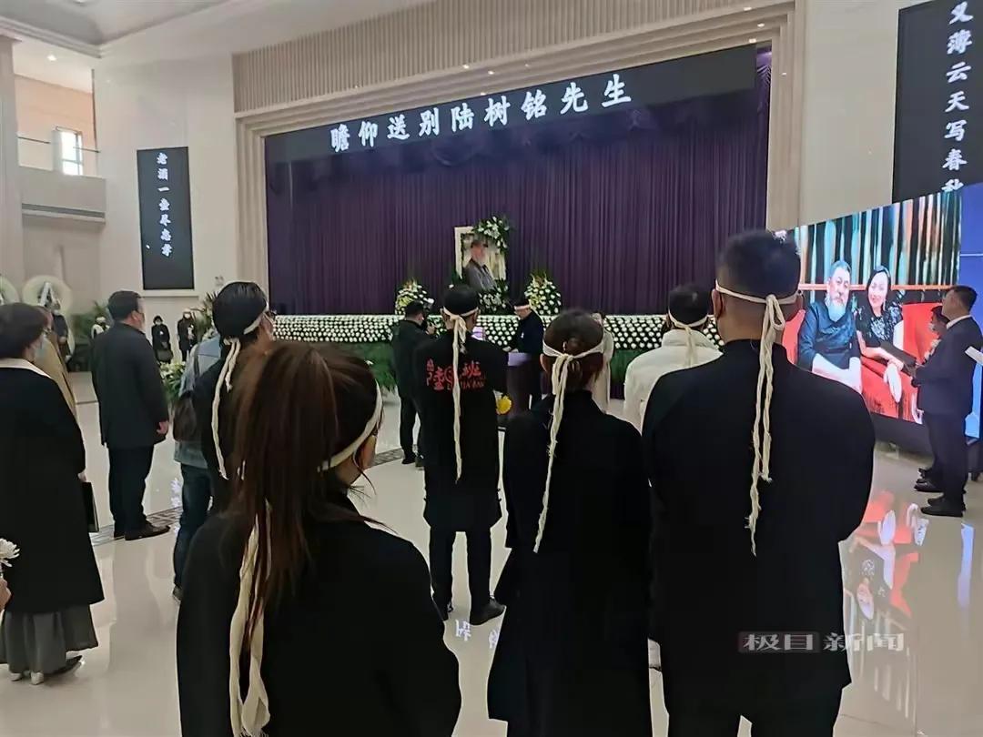 The waves wiped out the heroes, and there is no "Second Master Guan" in ...