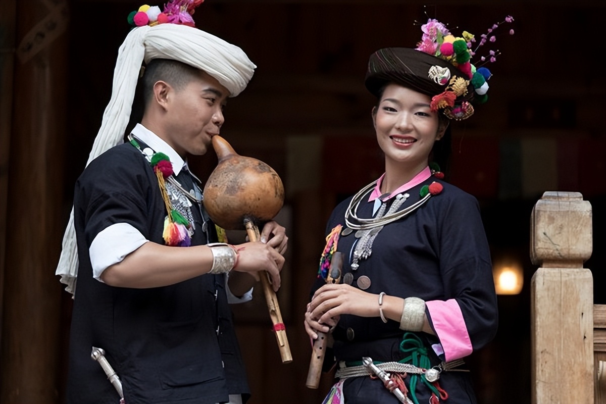 What is the history of the Achang people? - iNEWS