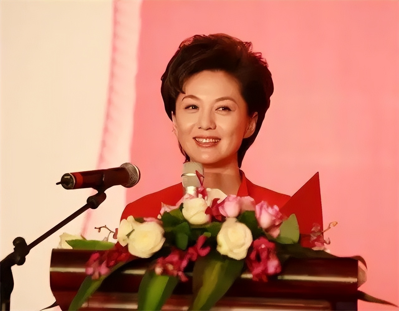 Haixia, a famous host of CCTV, married a professor of Tsinghua ...