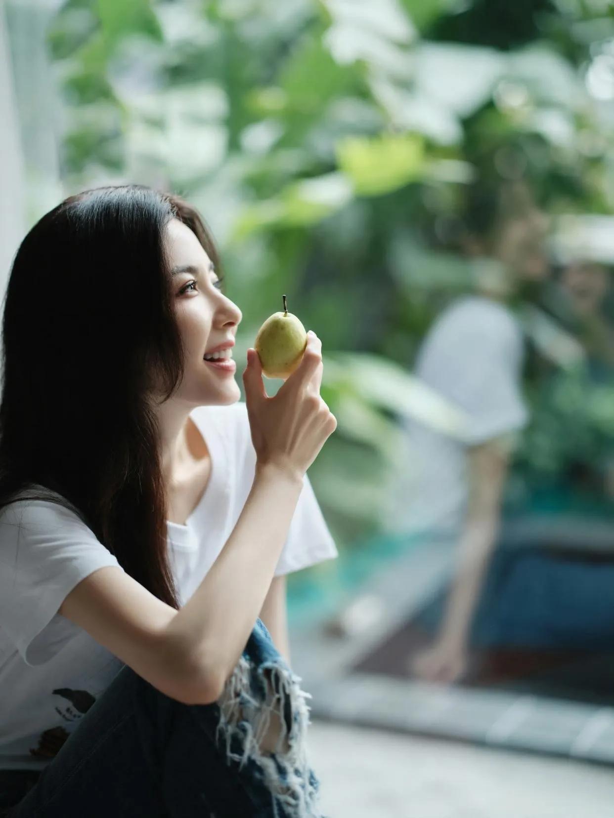 Zeng Li is still a young and beautiful girl at the age of 46 - iNEWS