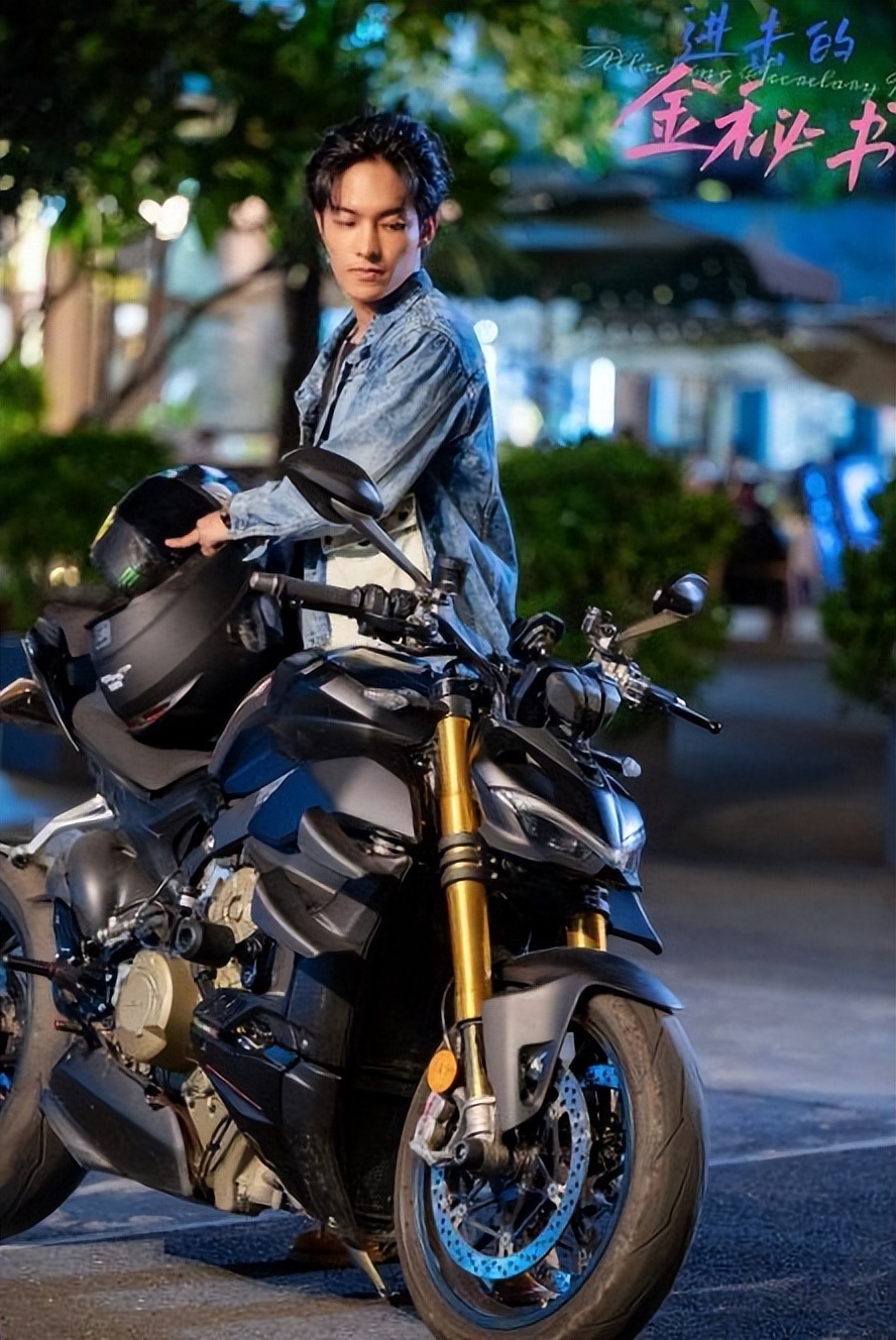 He won the Golden Maple Leaf Award at the International Film Festival ...