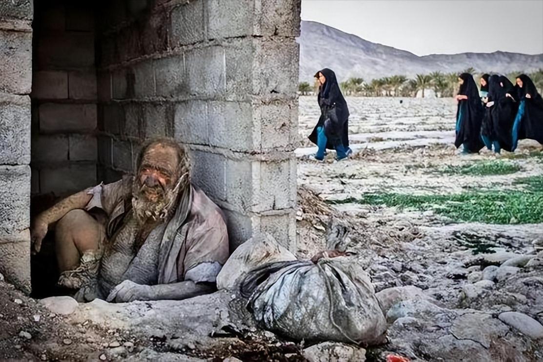 Iranian man breaks world record without bathing in 67 years, using ...