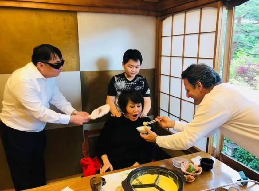 "73-year-old Jin Yuxi actually found love at a young age! Who is he in ...