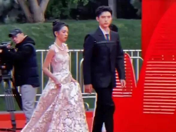 After the scandal, Chen Kaige's family of three were in the same frame ...