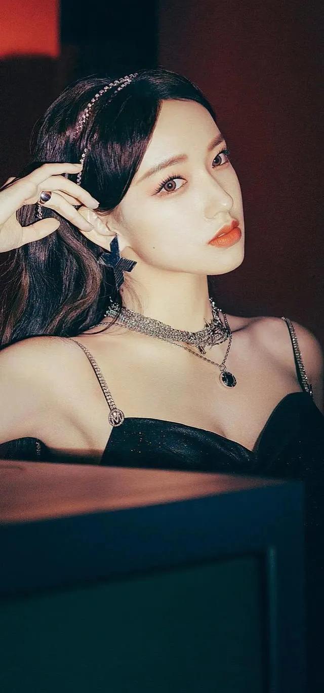 Star Wallpapers - Cheng Xiao Issue 690 - iNEWS