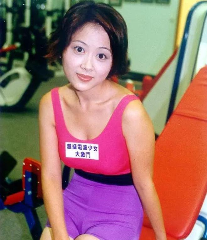 She is the most beautiful fairy on TVB. She debuted as a radio girl and filmed 20 movies a year ...
