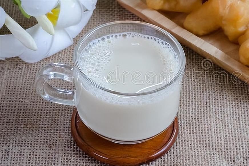 Make soy milk, the soybeans can't be beat directly after soaking, add ...