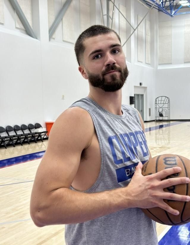Team reporter: The Clippers waived guard Nate Darling today. - iNEWS