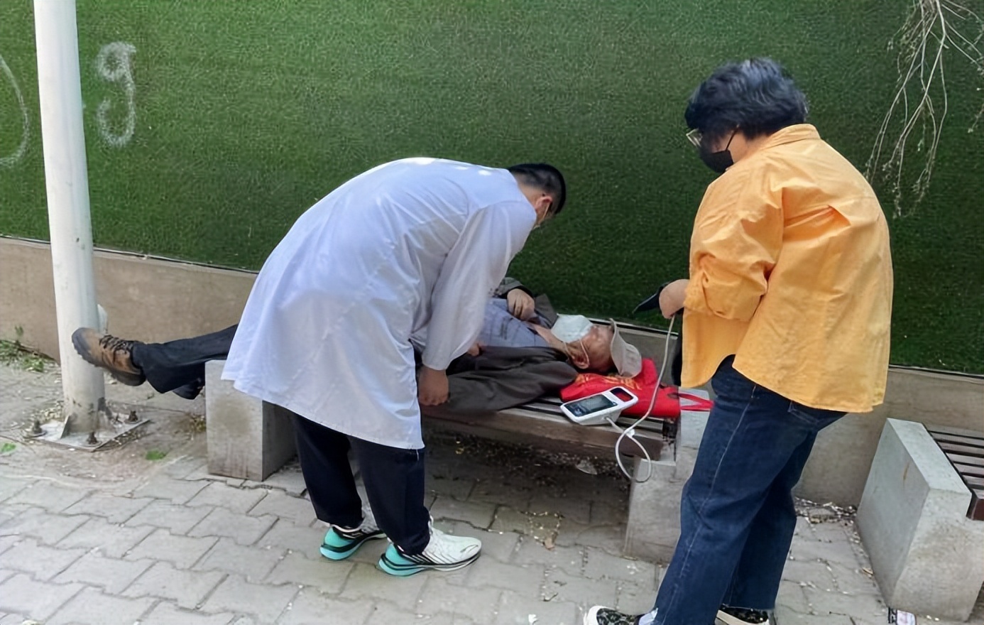 Helping the poor and helping the needy, the contracted doctor is by ...