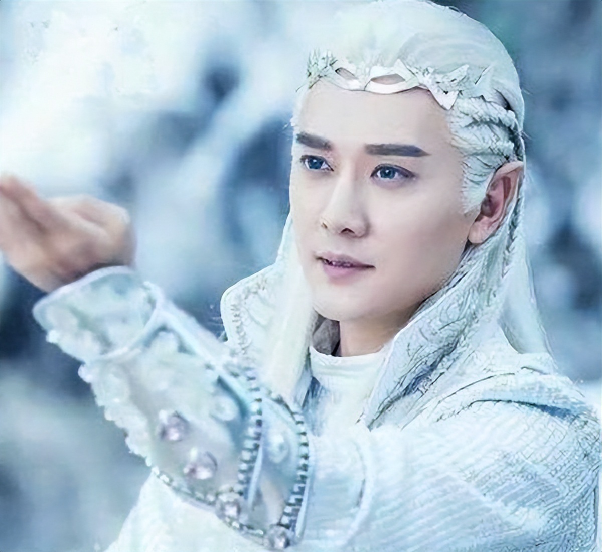 Feng Shaofeng's new play is controversial, he is still playing puppet ...