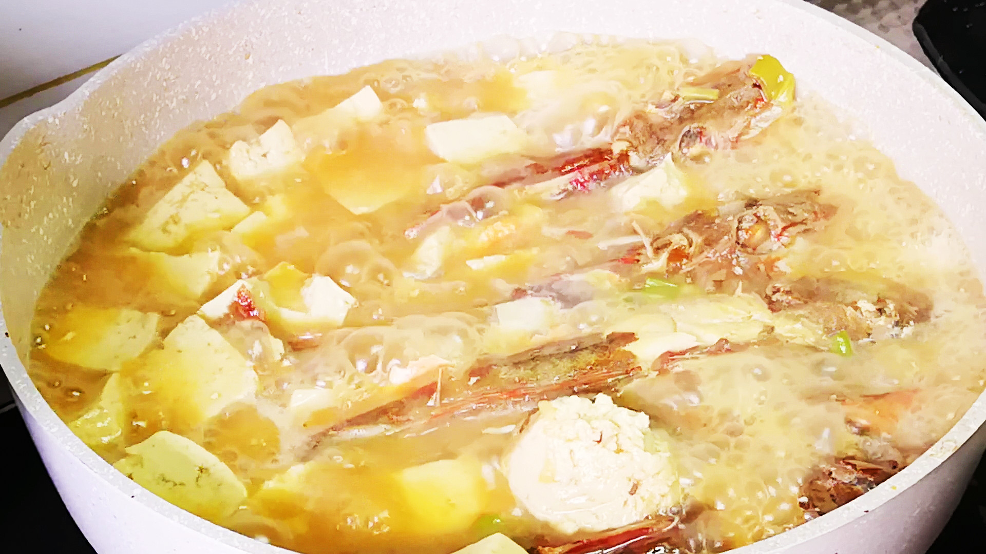 In autumn, carp and crucian carp stand aside, eat more of this fish, it ...