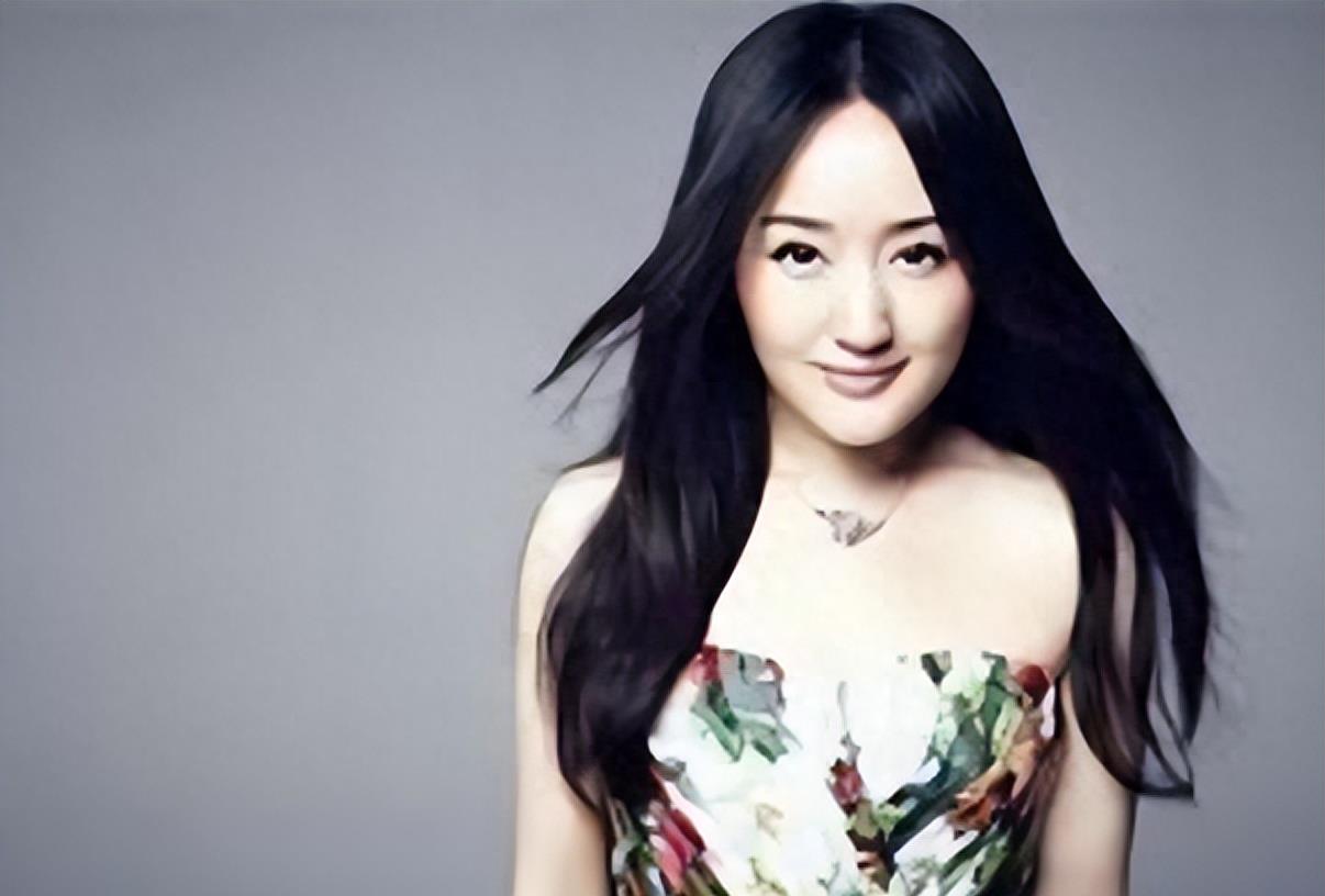 The 52-year-old "pretty female singer" Yang Yuying is still unmarried ...