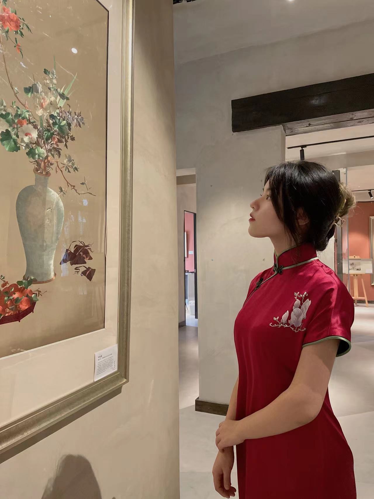 A cheongsam, a dream of youth - iNEWS