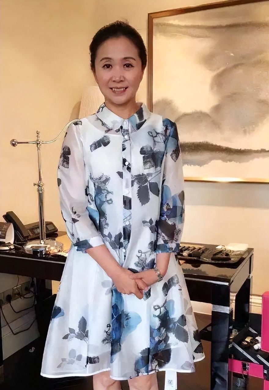 If You Are the One Huang Han is a witness at the wedding. He looks old ...