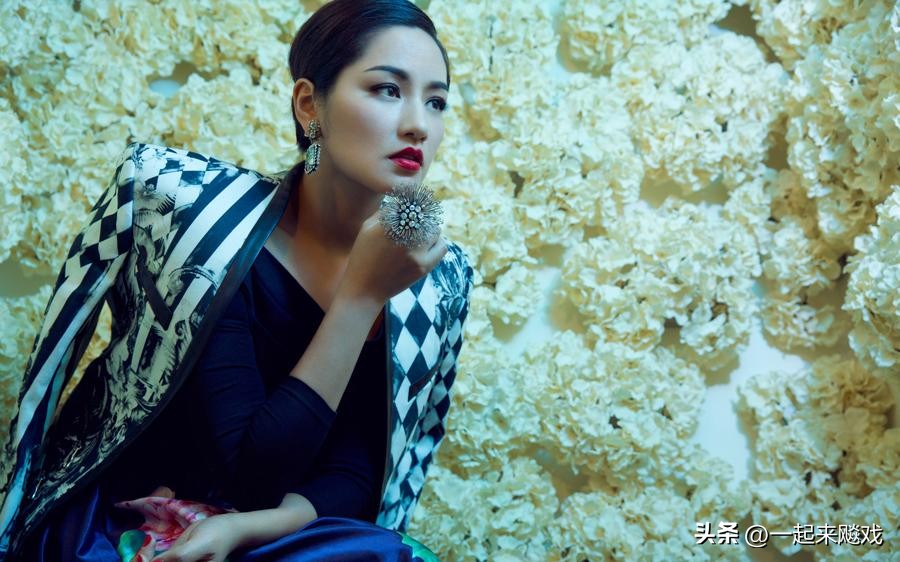 A generation of supermodel Qu Ying: still beautiful long legs - iNEWS