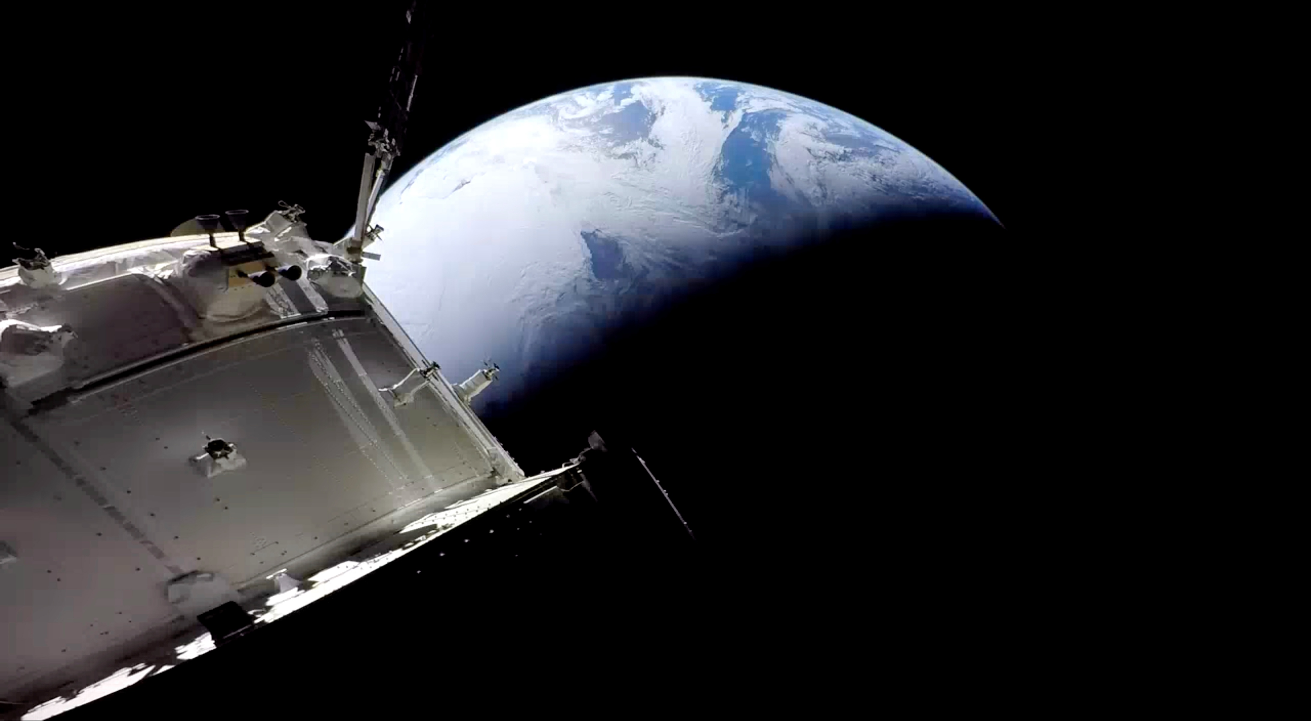 Do you just need to reach the second cosmic speed to leave the earth ...