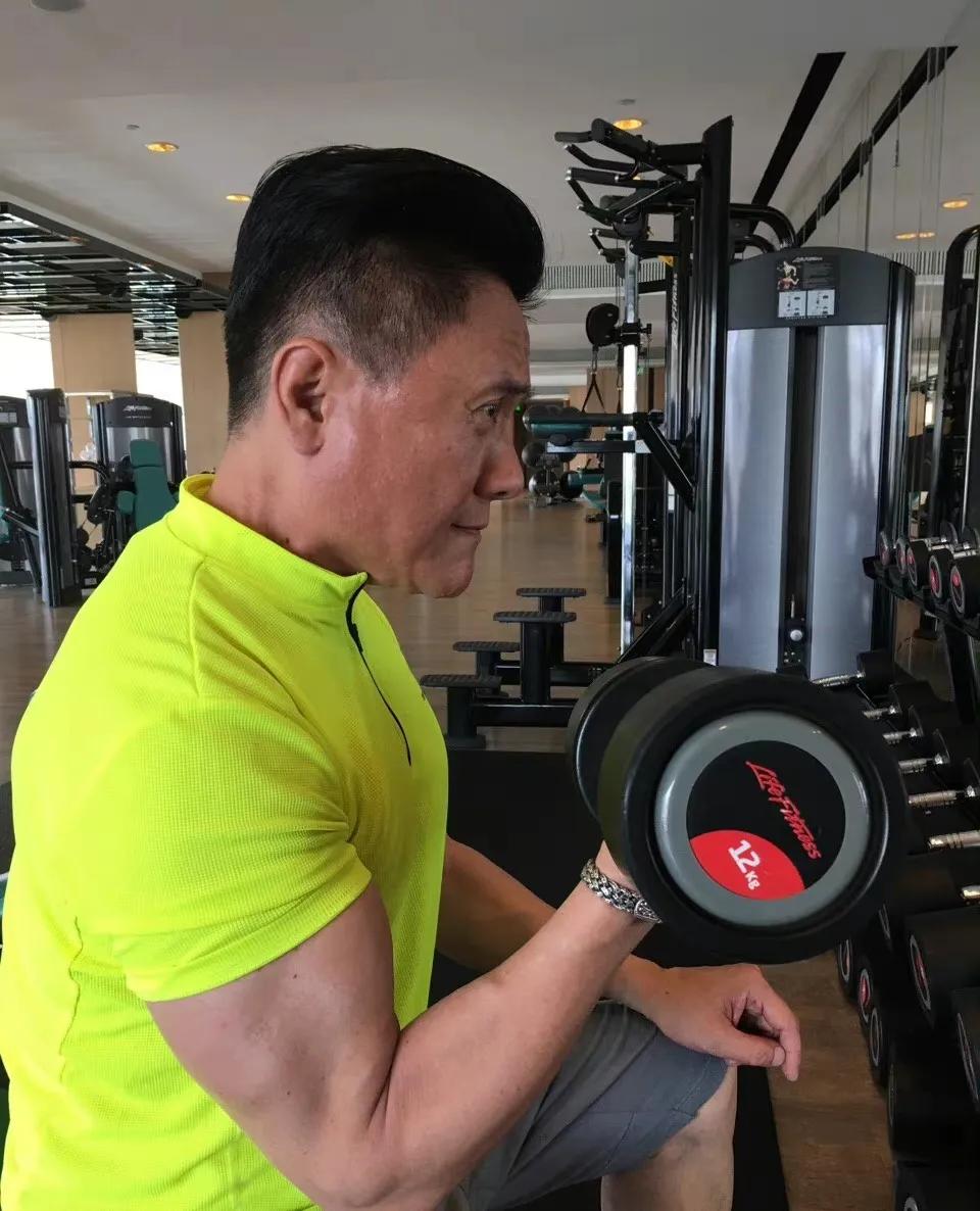 Actor Zhang Zhijian: Marrying fan Zhang Ping, listening to his wife at ...