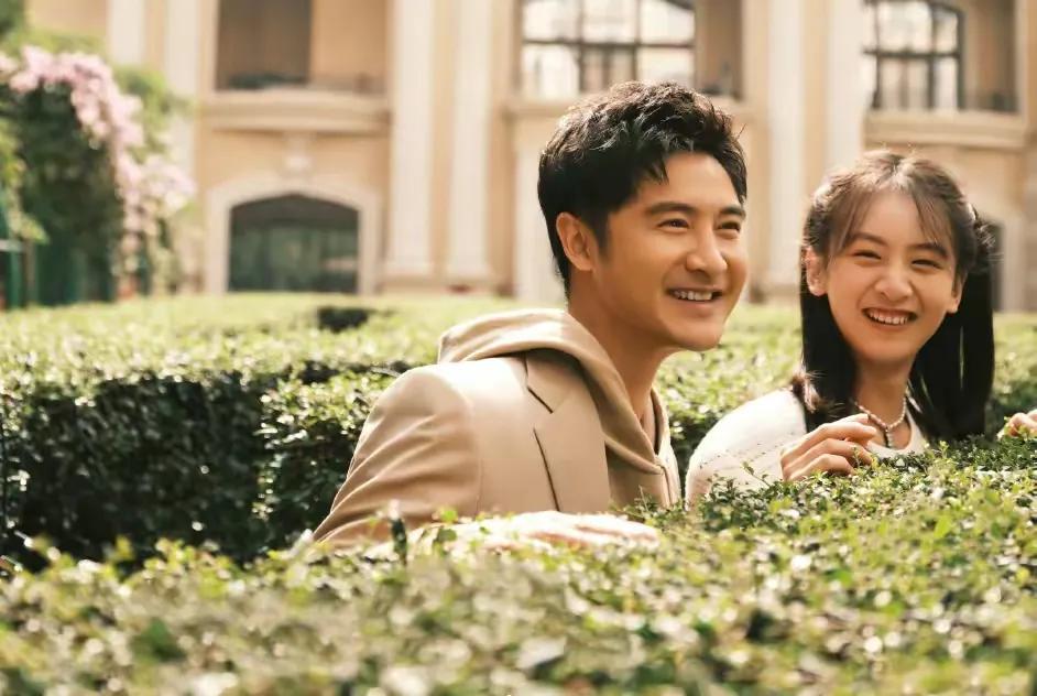 Tian Liang and his daughter took a parent-child photoshoot. The father ...