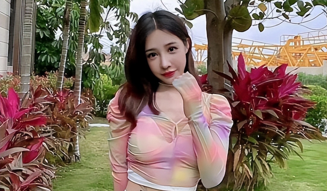 Guo Ziyu posted again, posting screenshots of chats with Li Yifeng to prove that he was in love ...