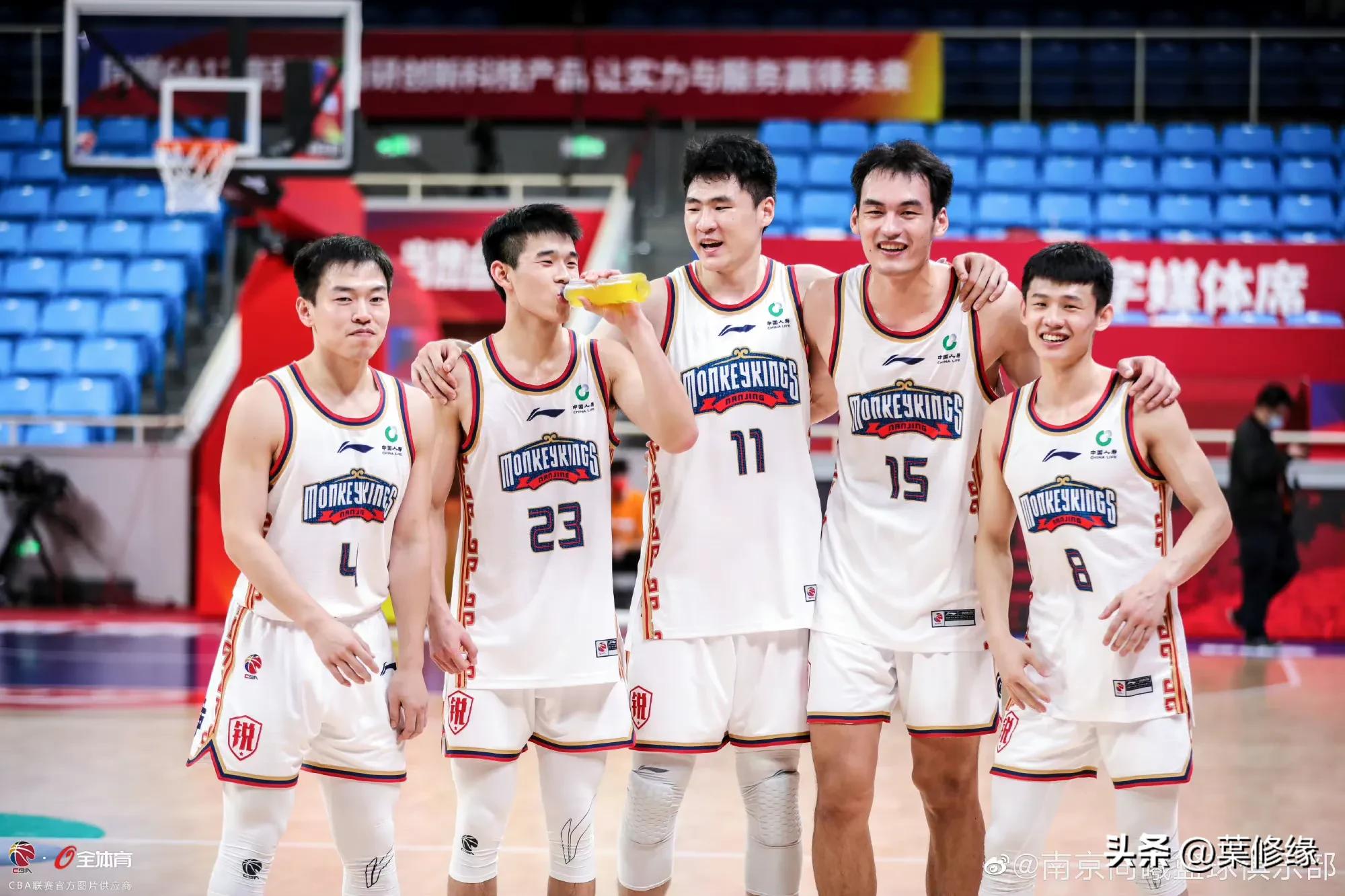 Wang Lanxi, Liu Dong, Zhao Boqing, Wu Tingjia, and Lin Wei took a group ...