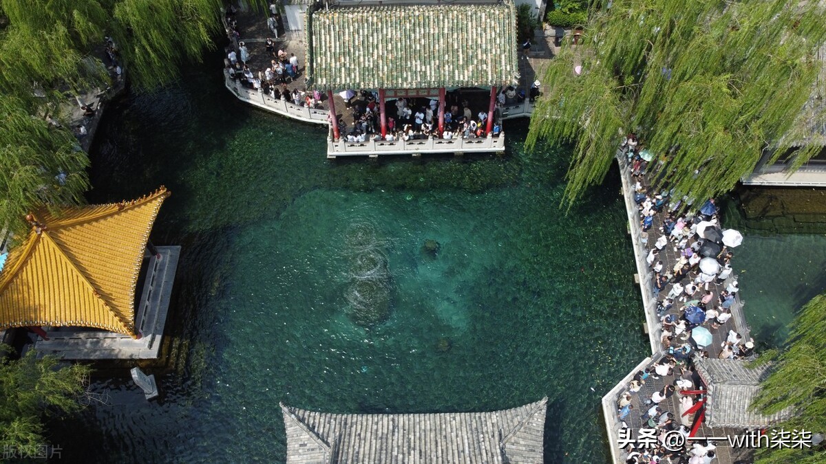 Jinan spring water is picturesque, tourists rush to watch it - iNEWS