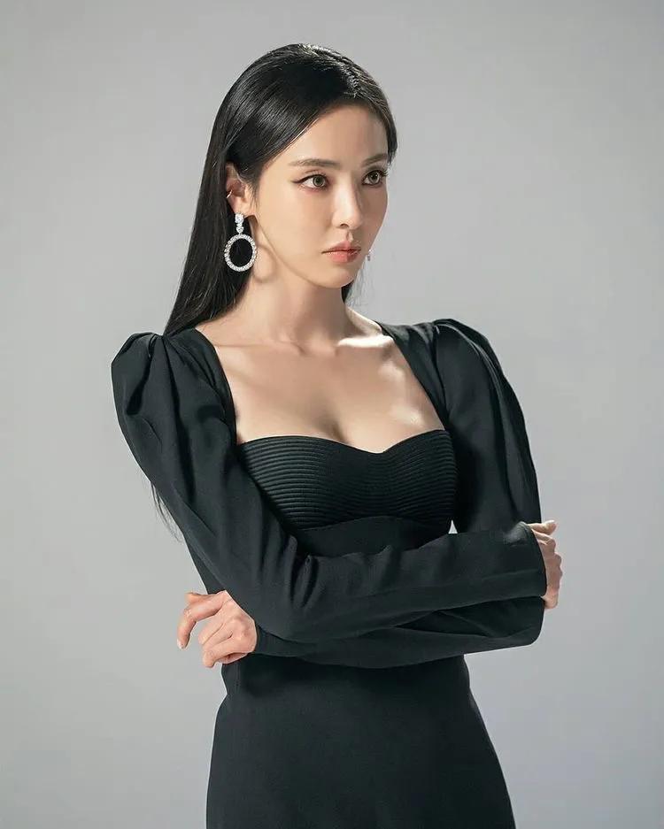Korean actress Lee Da Hee - iNEWS