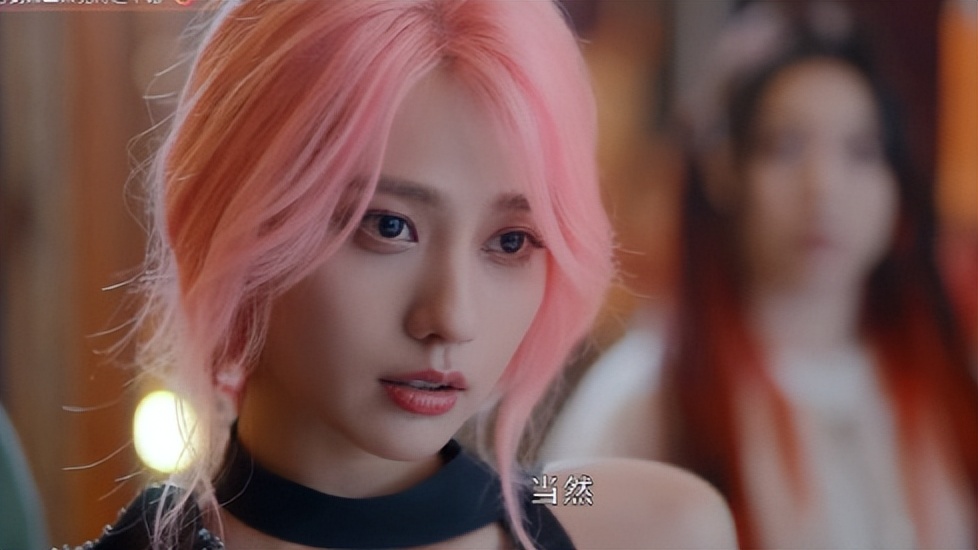 The live-action drama "Under One Man" started, Feng Baobao acted like a ...