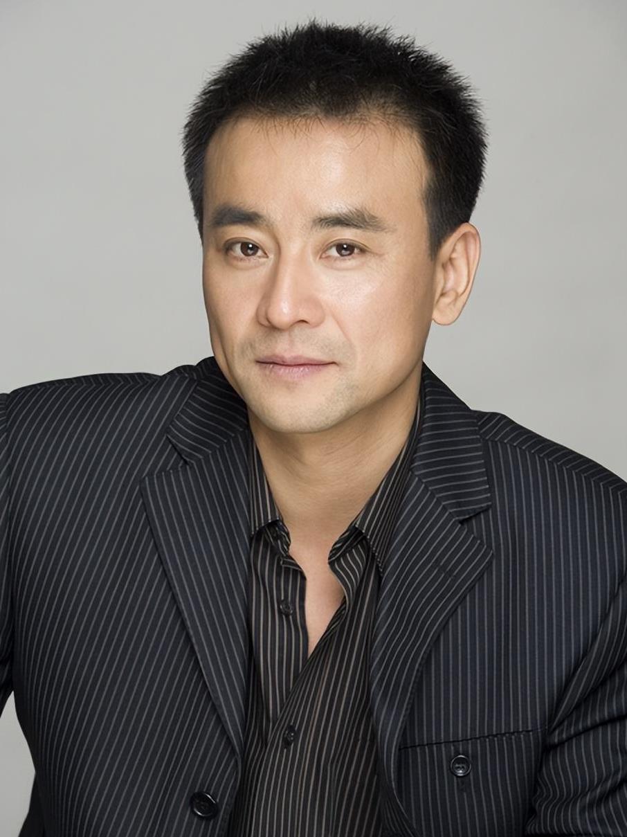 Accompanying his wife to fight a family disease, he married Hao Lei, 23 ...